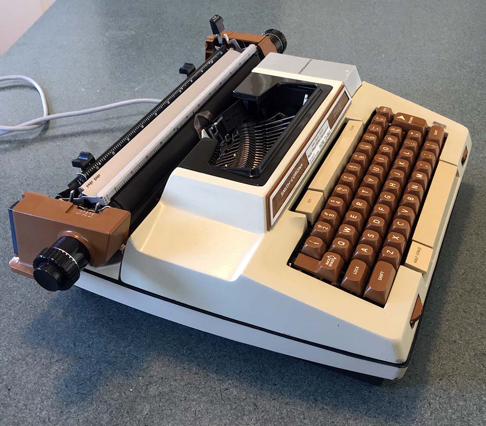 Vintage Smith Corona Electric Typewriter with Ribbons - munimoro.gob.pe