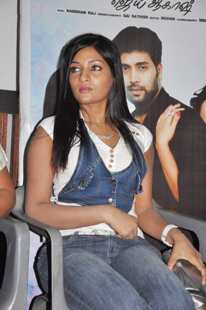 Entire Cinema Gallery - Movie Posters, Movie Gallery, Movie Stills ...