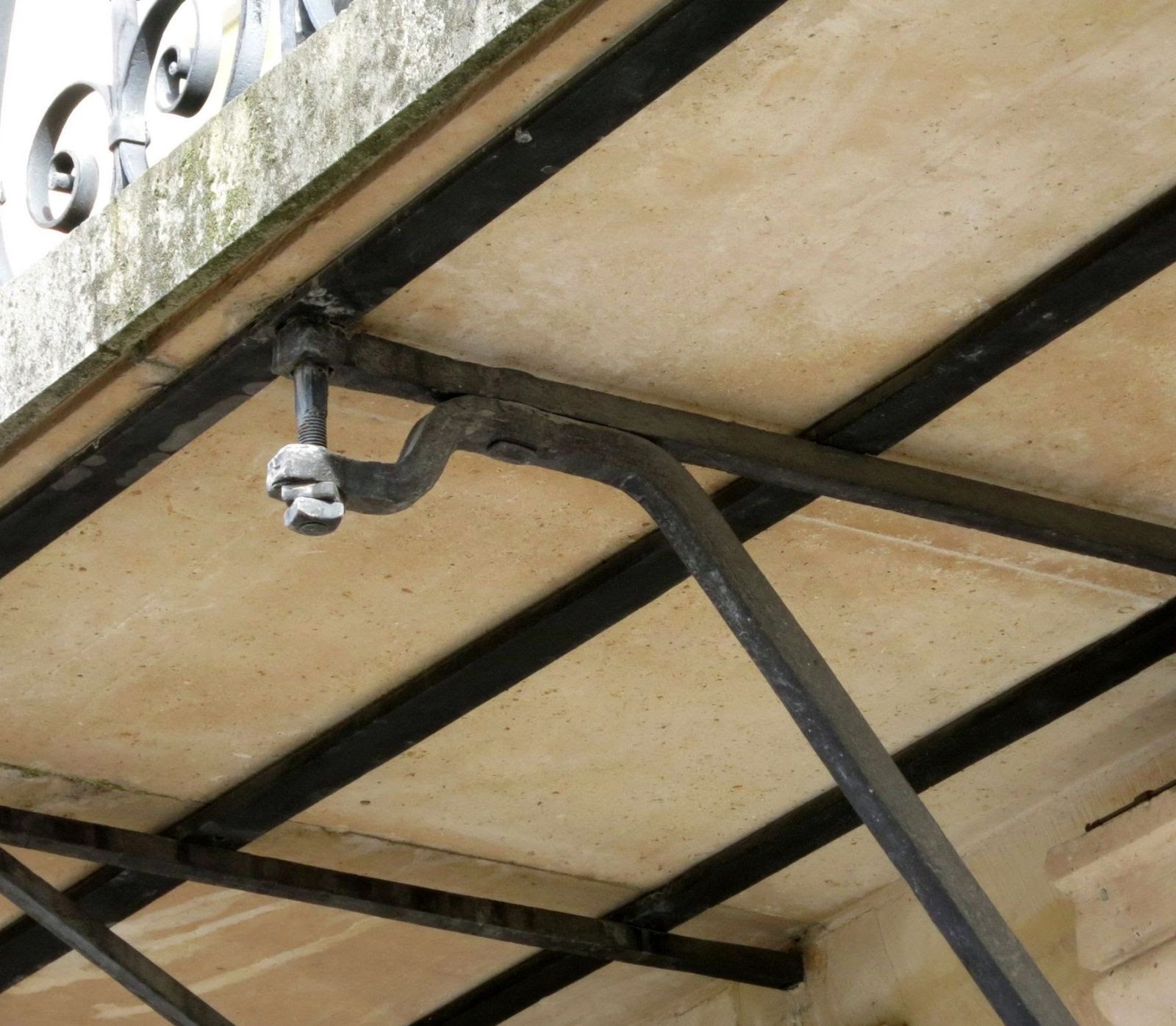 Combien ça porte ?: Balcons - Paris - Consoles métalliques