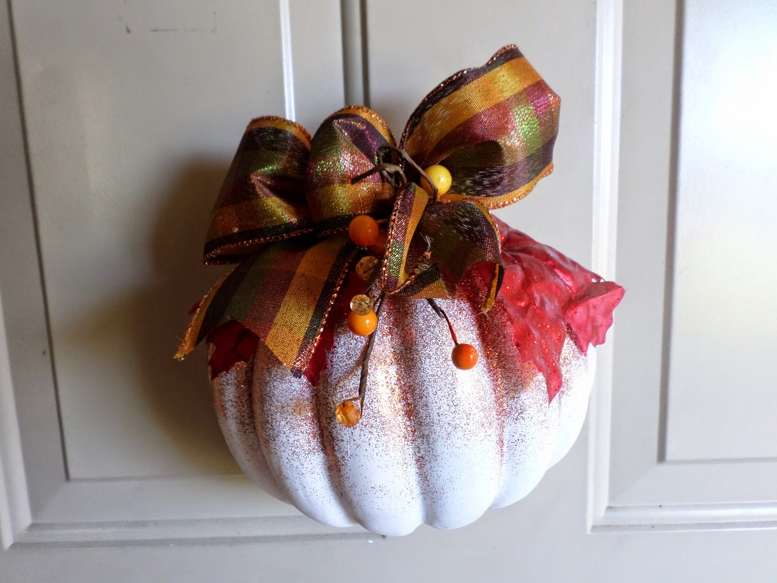 May the Schwartz be with you...: DIY Styrofoam pumpkins for your door