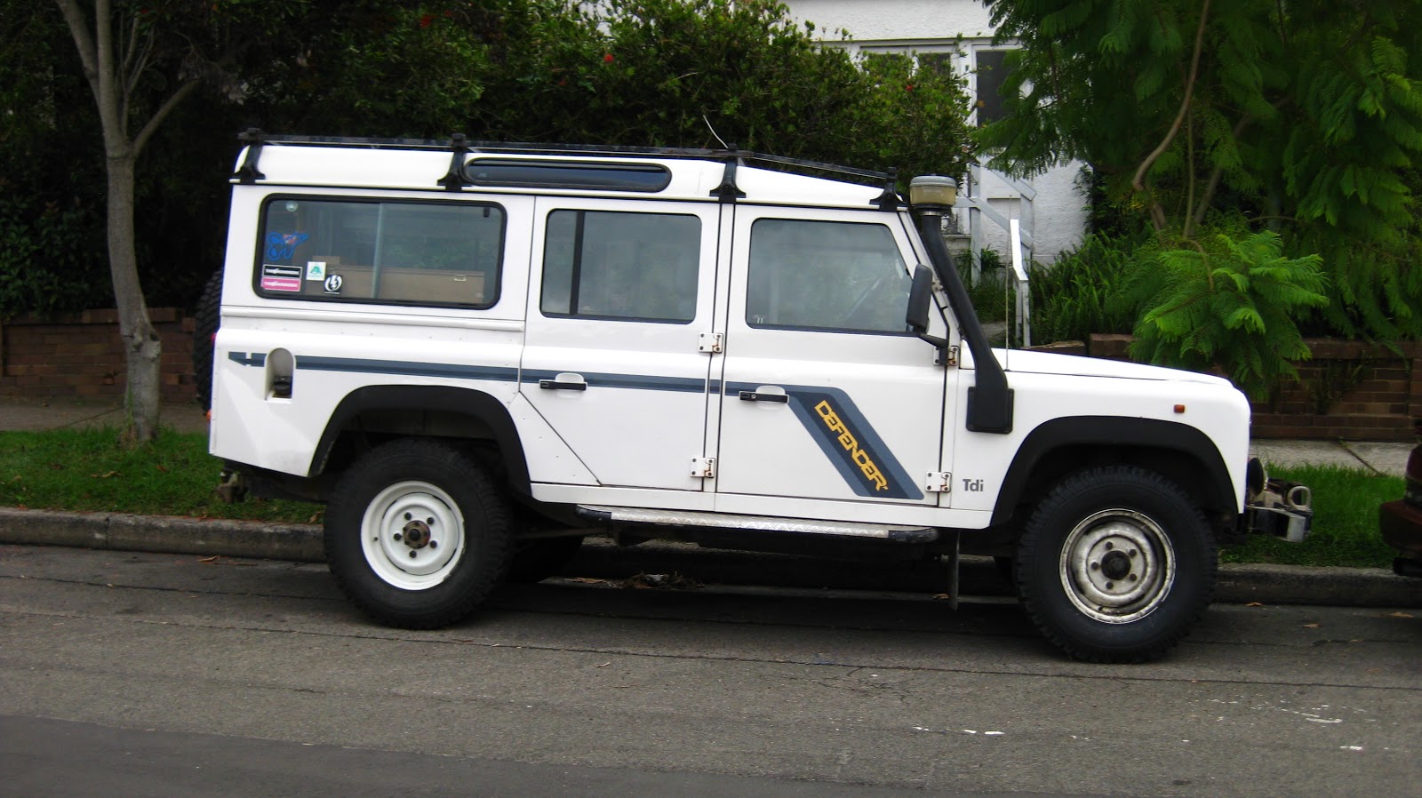 Aussie Old Parked Cars: 1998 Land Rover Defender 110 Tdi