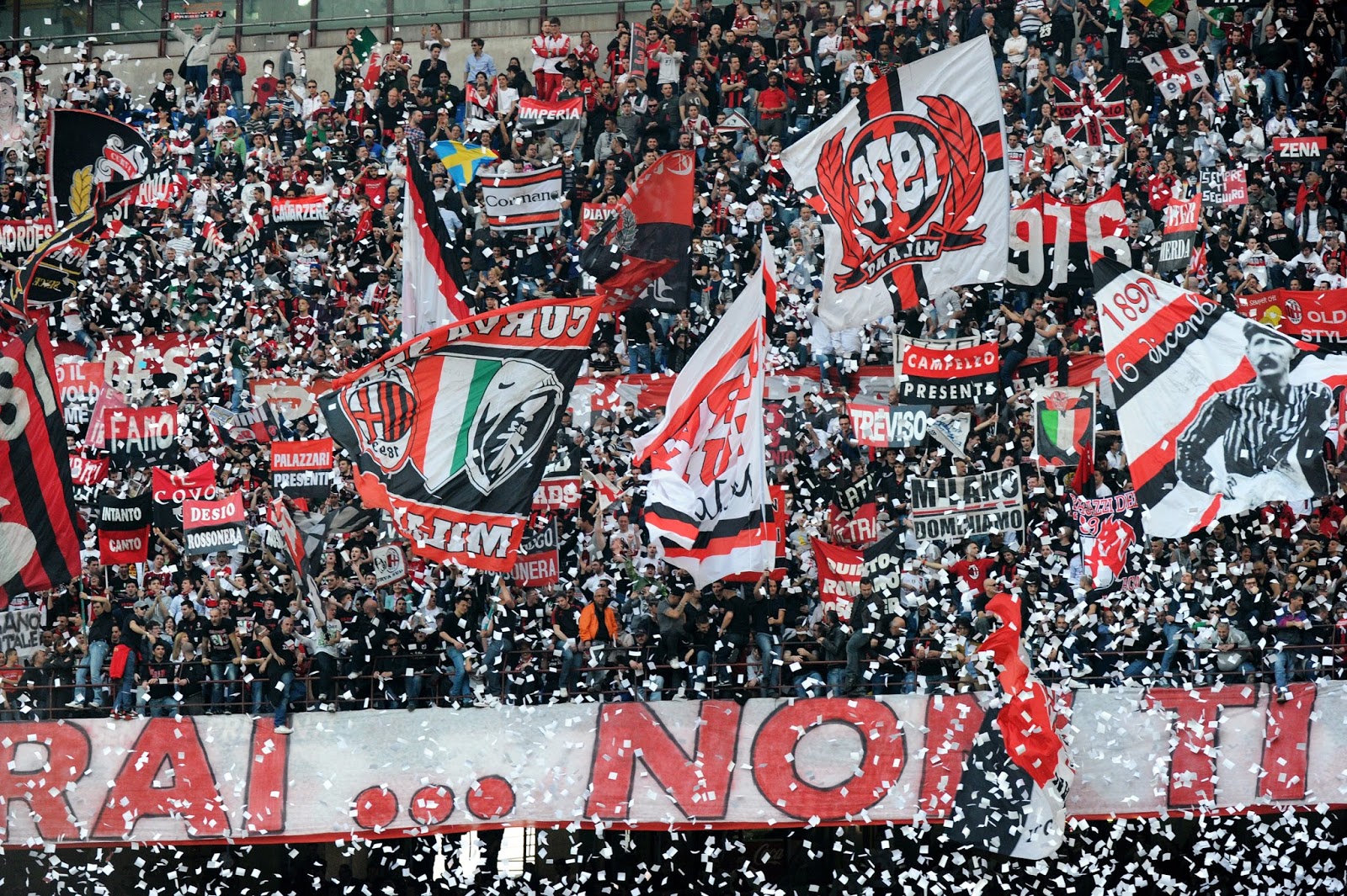 FOOTBALL FANS: DERETAN ULTRAS TERBAIK DI ITALIA - INFORMASI MENARIK ...