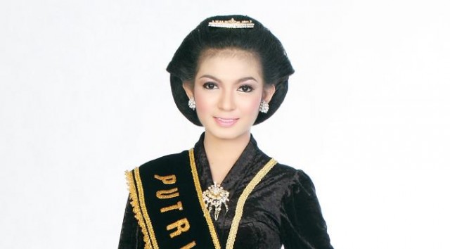 Profil Lengkap Selvi Ananda - Gosip Artis