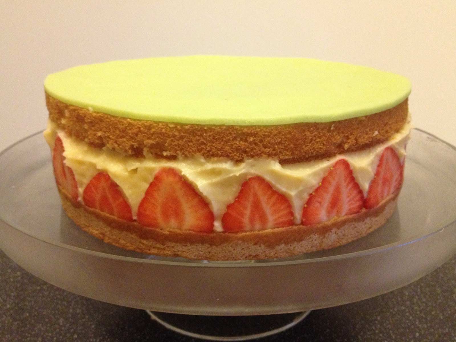 Elaine's Sweet Life: Fraisier Cake {Tutorial}