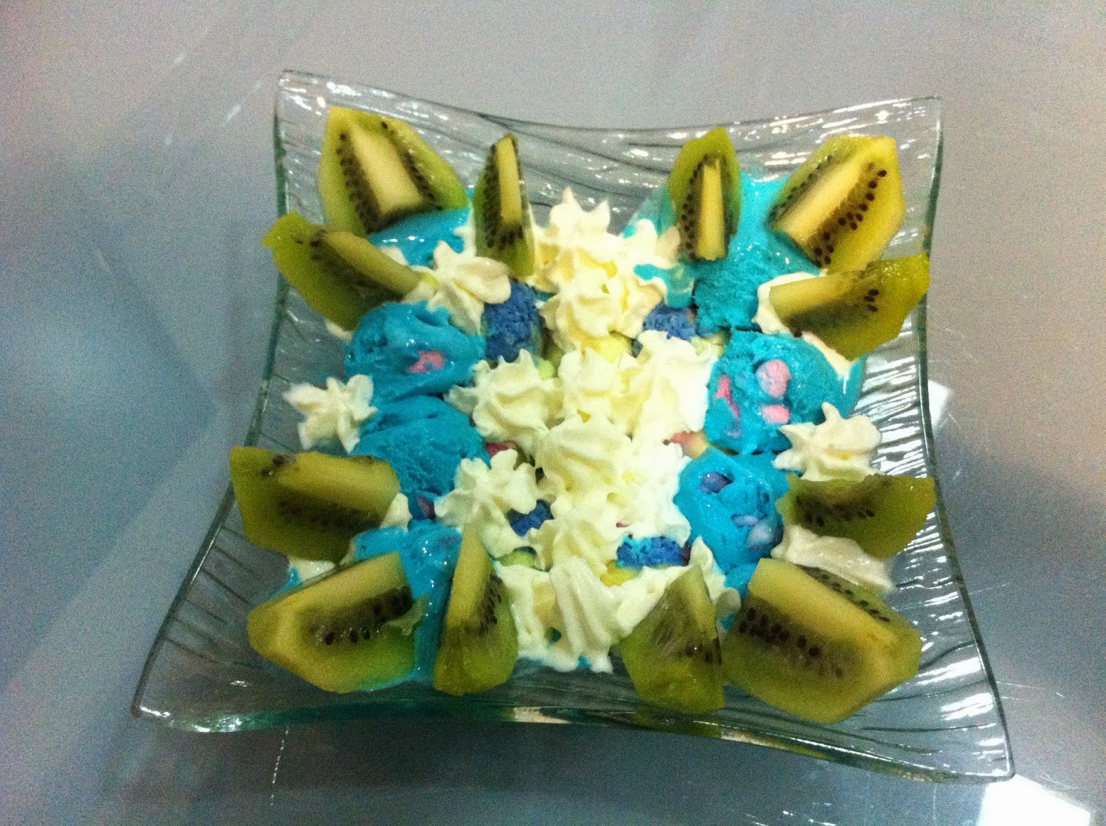 Recetillas Facilillas: HELADO DE CHICLE CON KIWI Y MONTADITO DE NATA