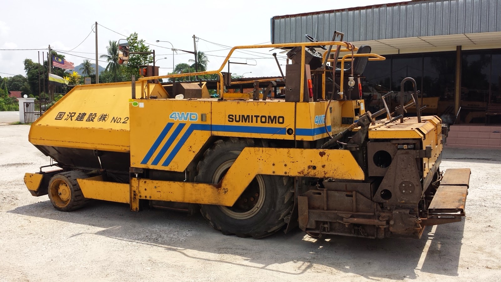 SOON SENG LEE HEAVY EQUIPMENT PLT: Sumitomo HA45W Asphalt Finisher / Paver