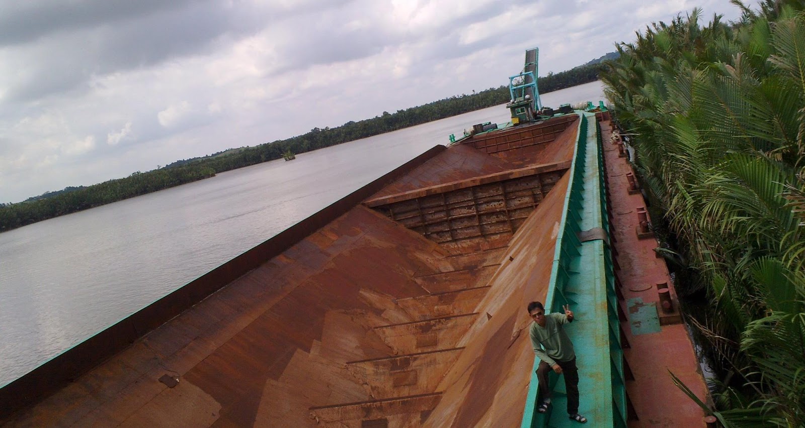 Sumatra Coal Mining, Trading and Stockpile.: Sand Carriers