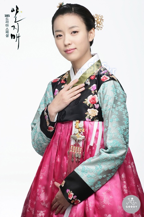 MIMI: Cara Memakai Hanbok [한복] dan otgoreum (pita Hanbok)
