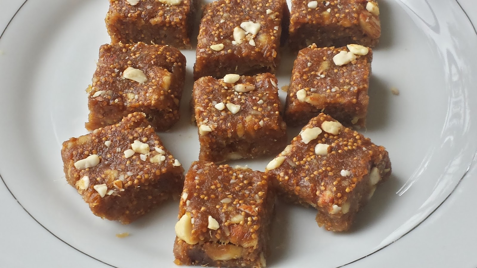 Rinkusrasoi: Anjeer Burfi ( Dry fig square)