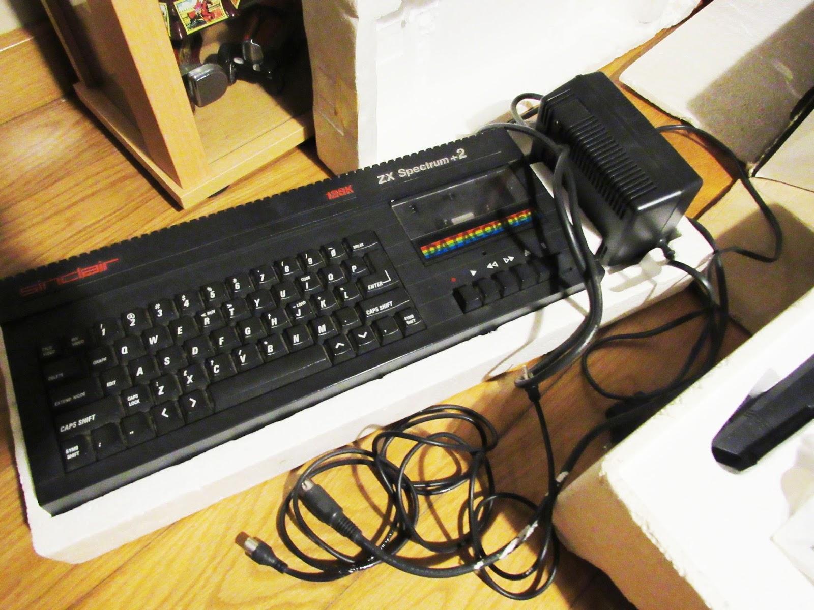 ZX SPECTRUM 48: Sinclair ZX Spectrum +2A James Bond 007 Action Pack