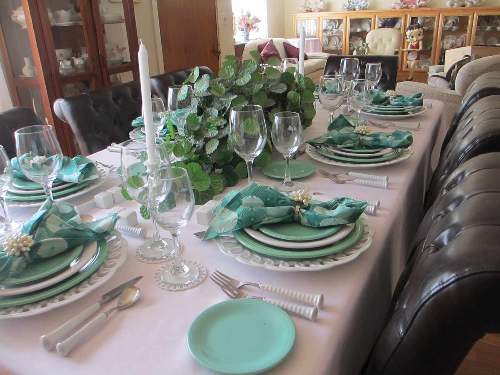 The Welcomed Guest: Vintage Fiestaware Table