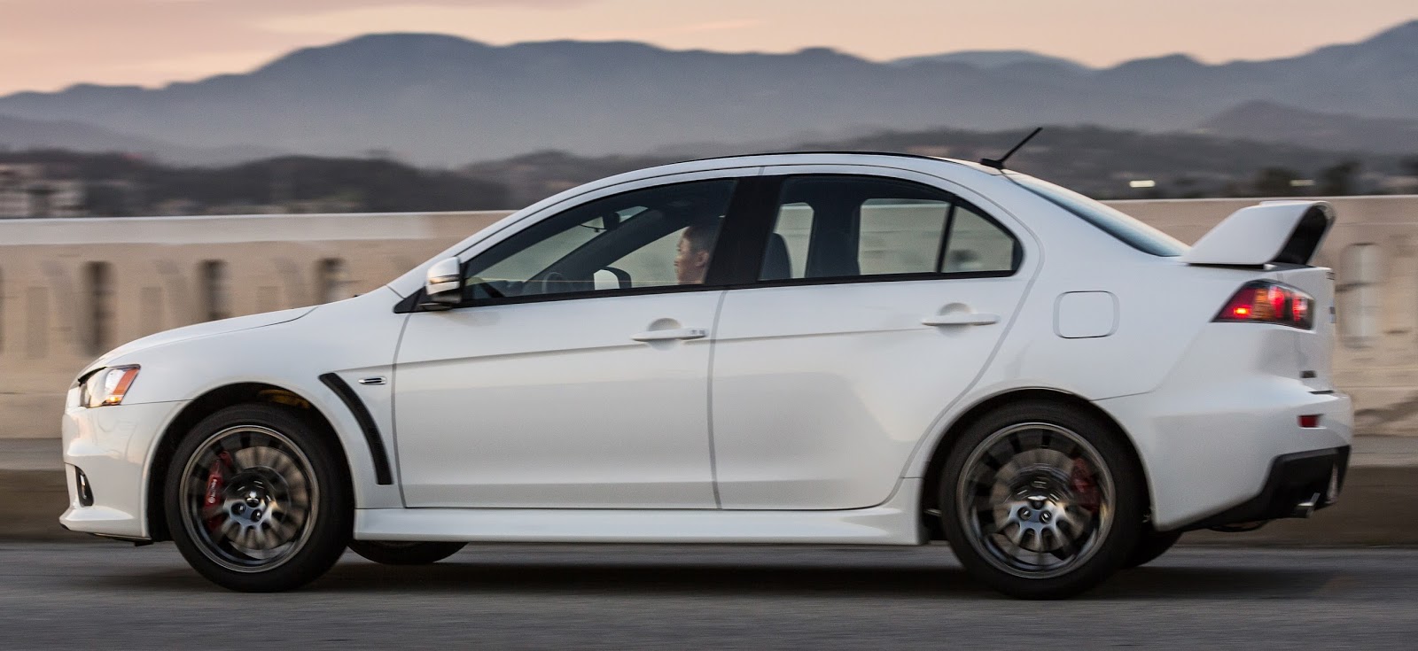 Mitsubishi Lancer Evolution se despede com série Final Edition