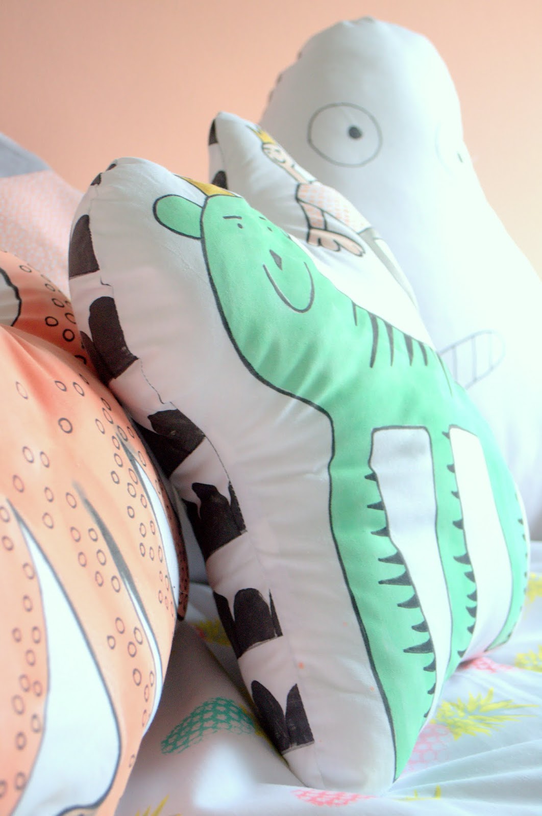 nostalgiecat: How to: Make your kids drawings into a cushion...