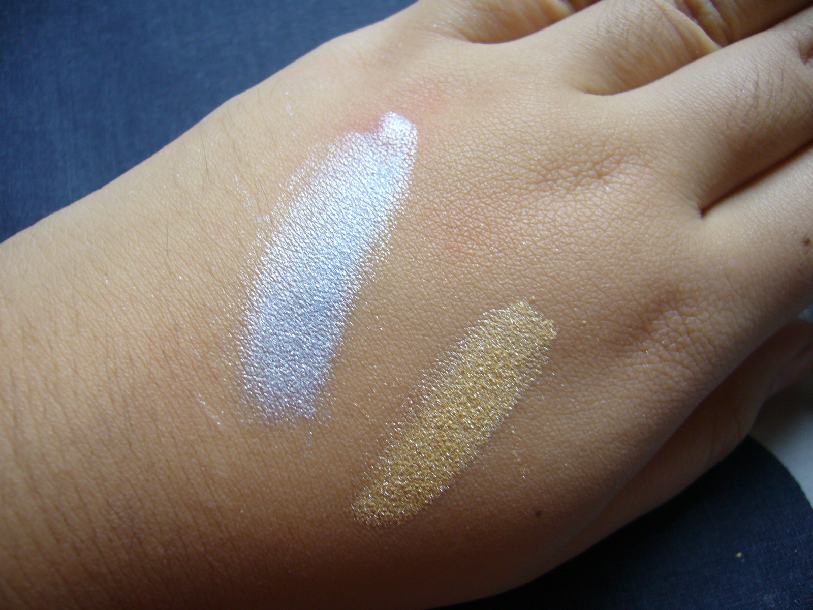 Charlie's Mirror: Shiny Powder in Yellow and Blue