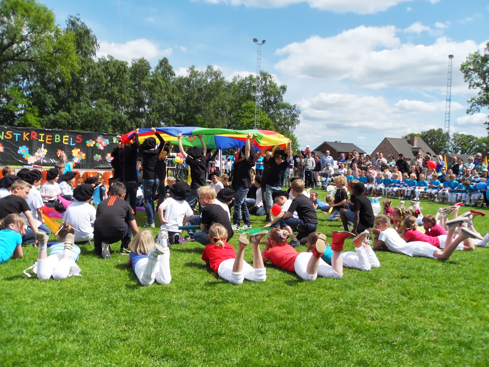 Basisschool De Dommelbrug: Schoolfeest 'kunstkriebels'