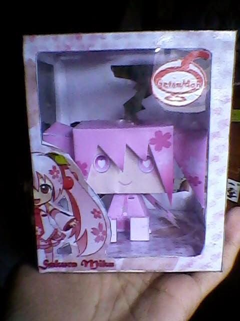 Sakura Miku Graphig Papercraft