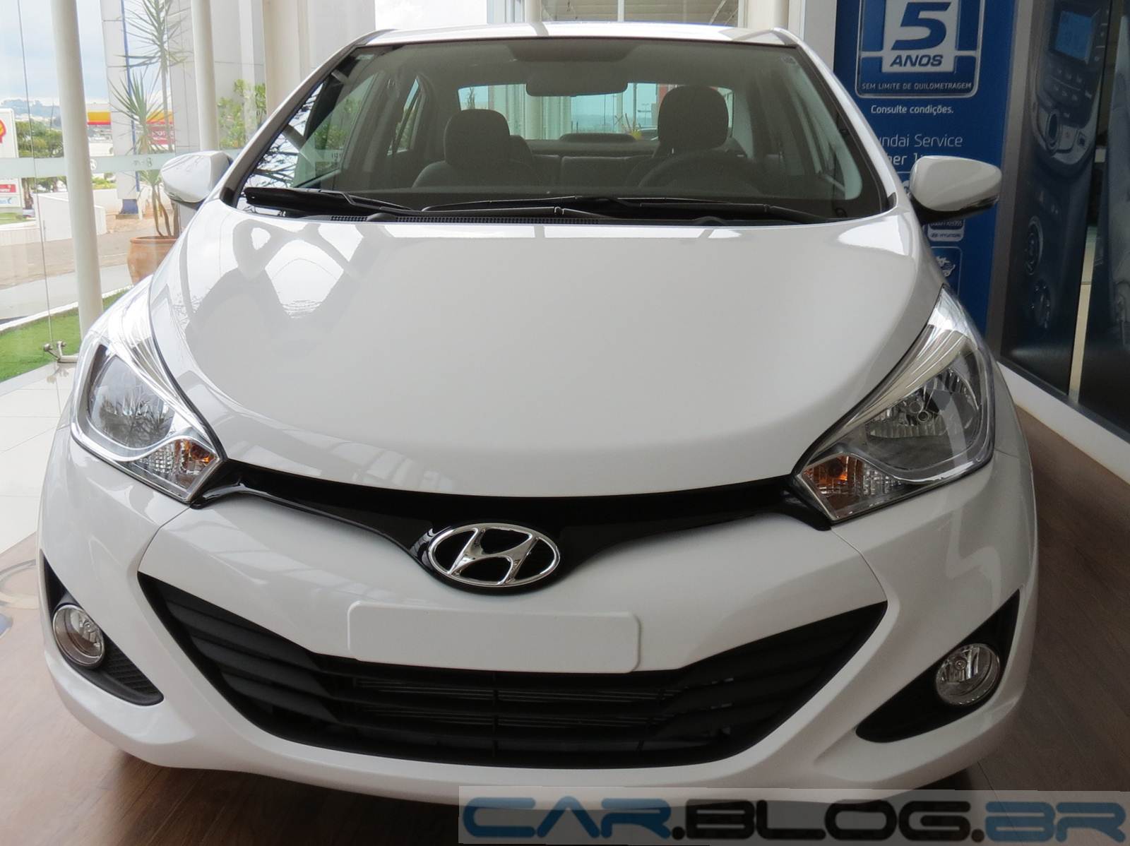 Hyundai HB20 2014: fotos e vídeo do carro em concessionária