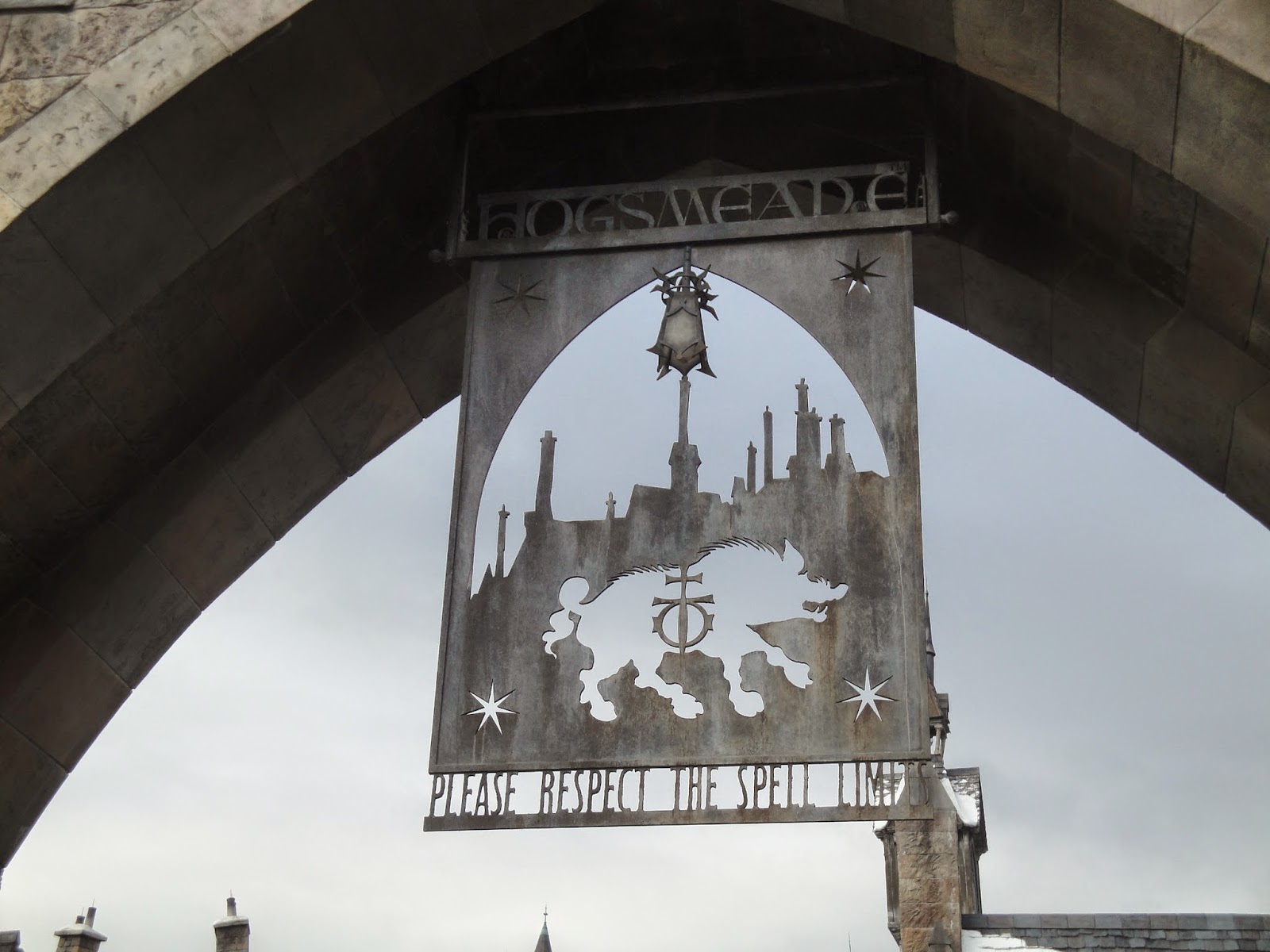 Theme Park Reviews: Shops in Hogsmeade