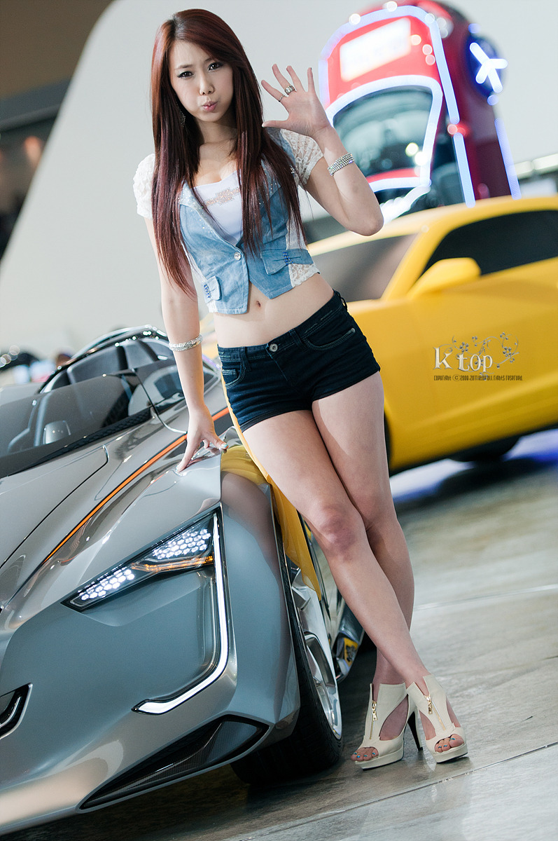 Lee Sung Hwa Seoul Motor Show 2011 ~ Bambu Tv