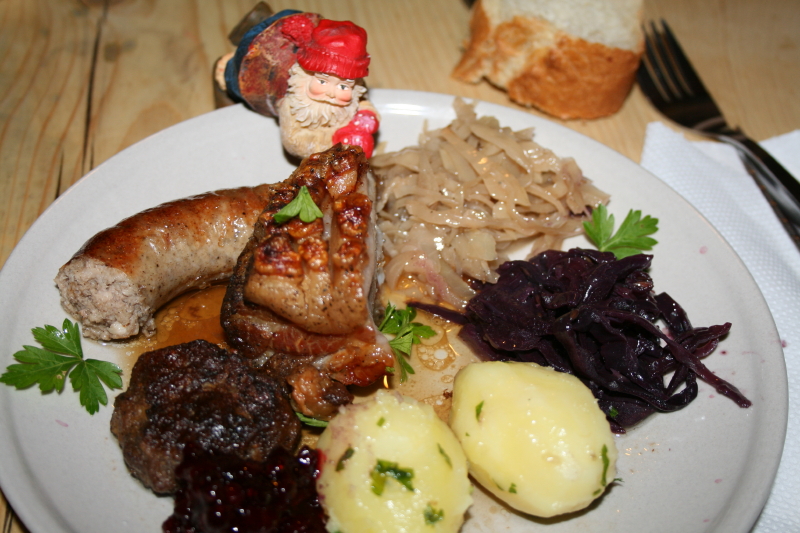 Godt og Sunt: Ribbe, Julepølser, Medisterkaker, Surkål, Tyttebær og ...