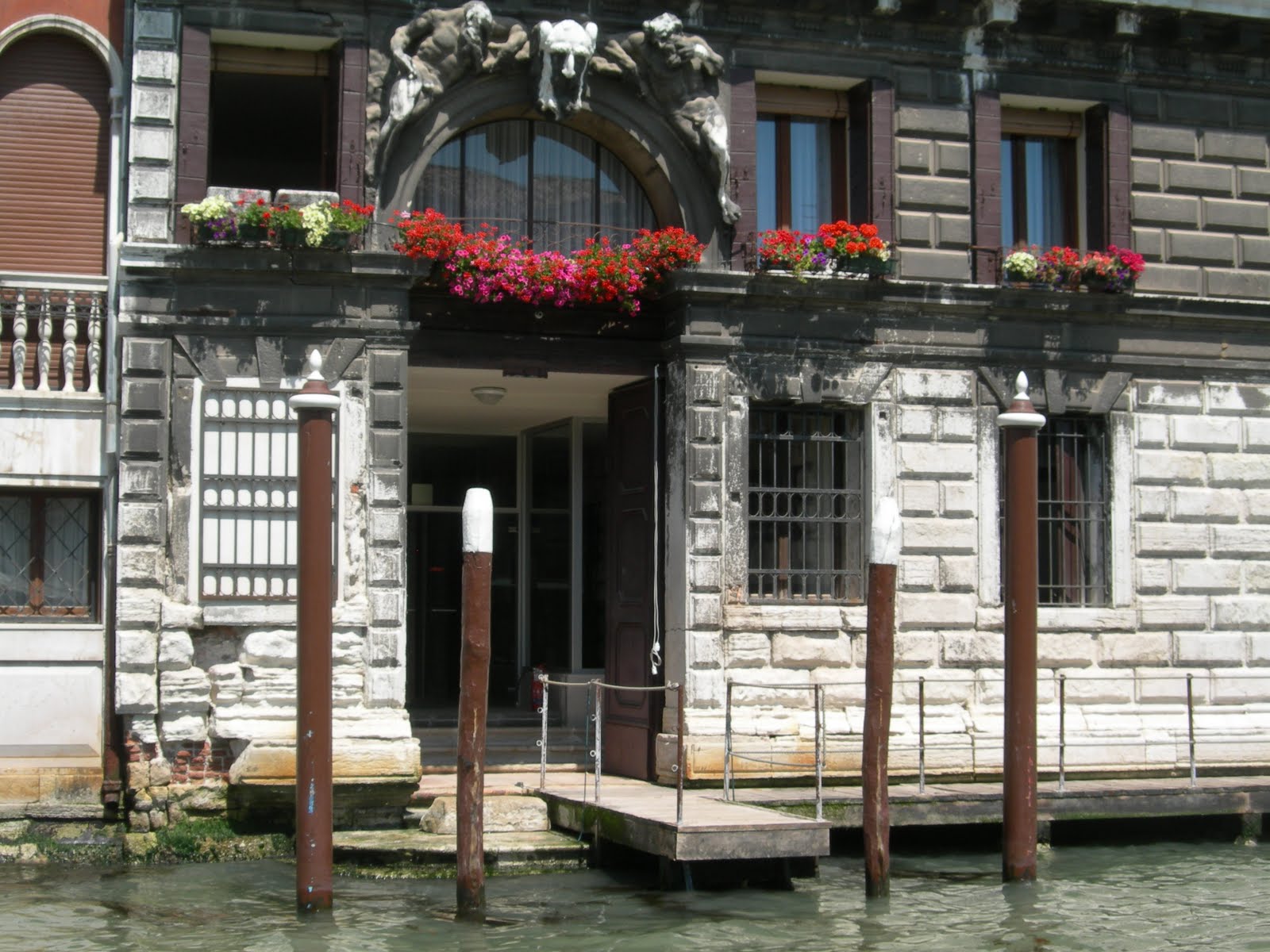 Polystyrene Garden Junkie: June 2011