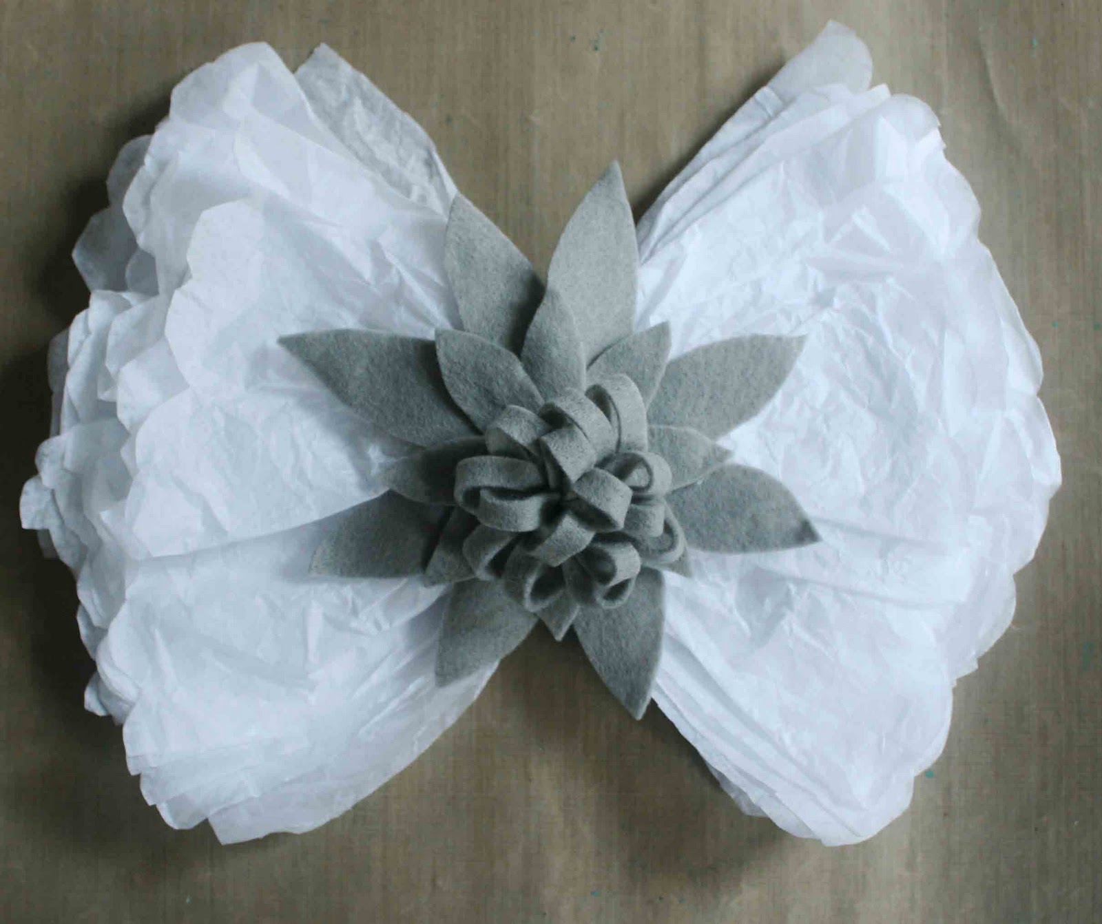 Do More With Less: How to make fun bows for your chairs! :)