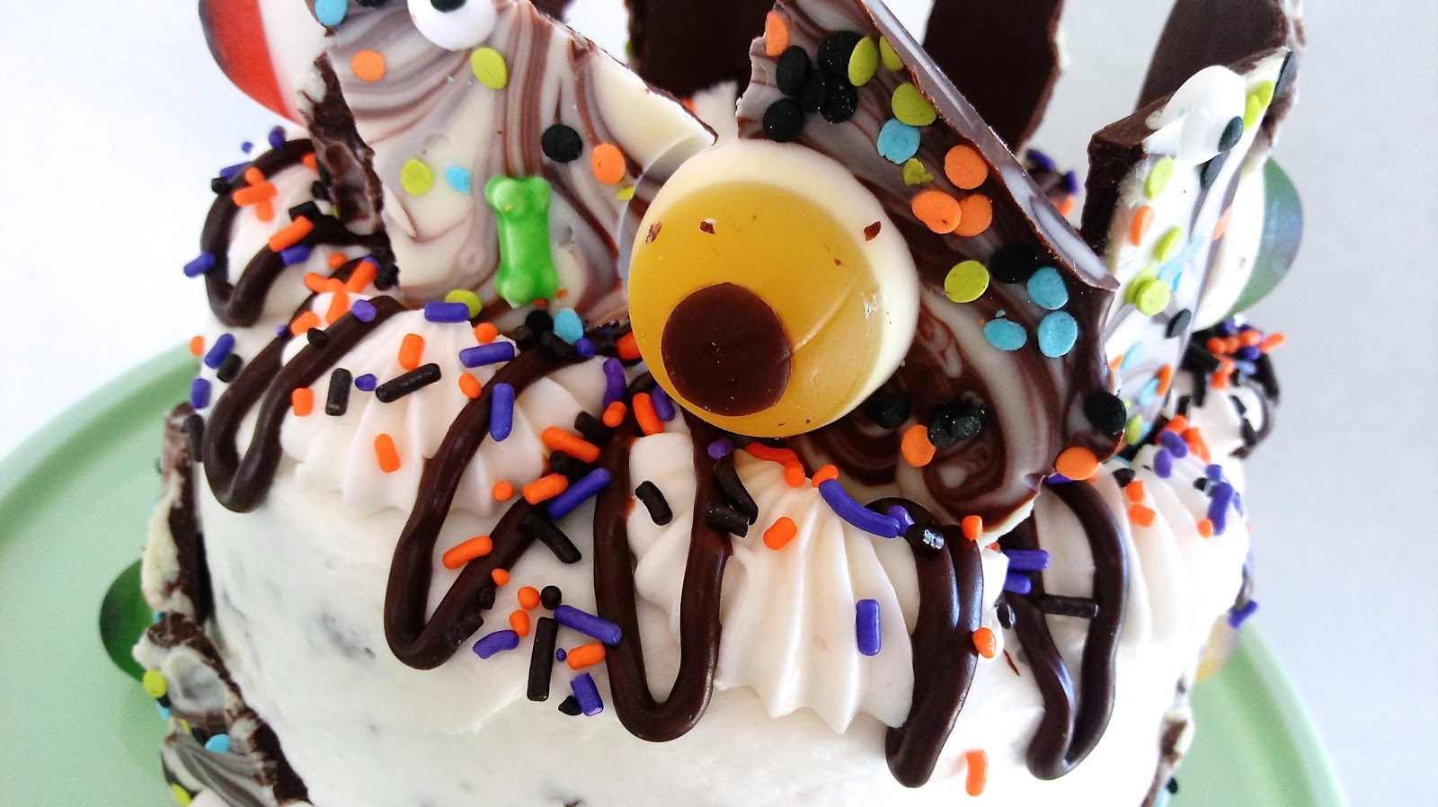 At Home with the Loverbees: Spooky Chocolate Bark Cake