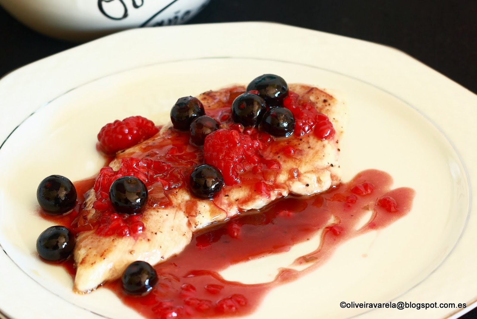 Pechuga de pavo con salsa de frutos rojos