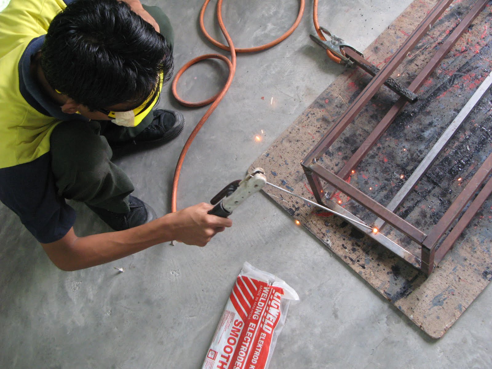 Seni Reka Tanda SMKSI: Papan Tanda Berlampu