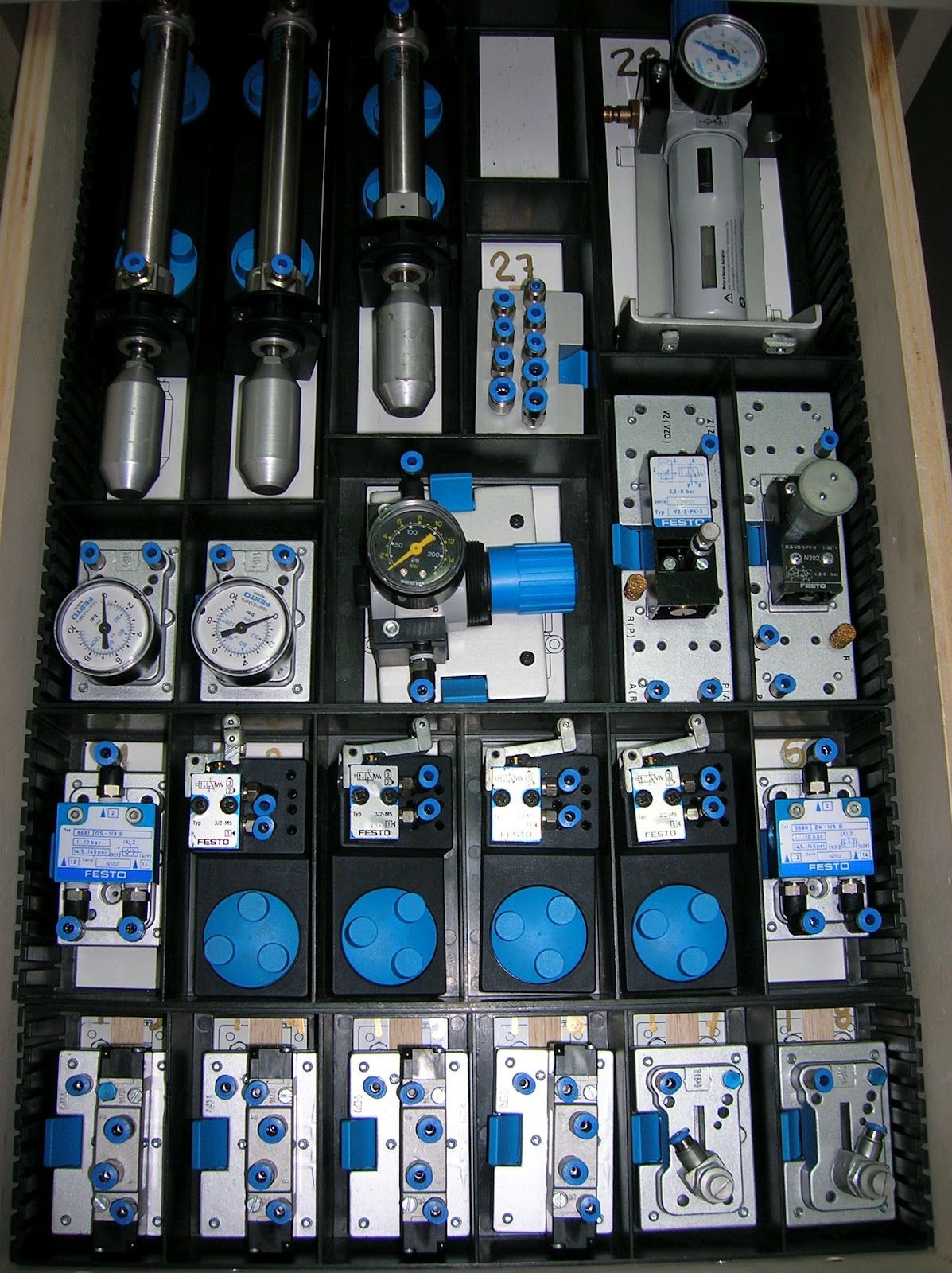 MANTENIMIENTO ELECTROMECÁNICO: ELEMENTOS DE NEUMÁTICA