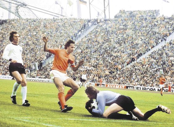 The Legend and Pioneer of the Total Football Philosophy – 61 Color ...