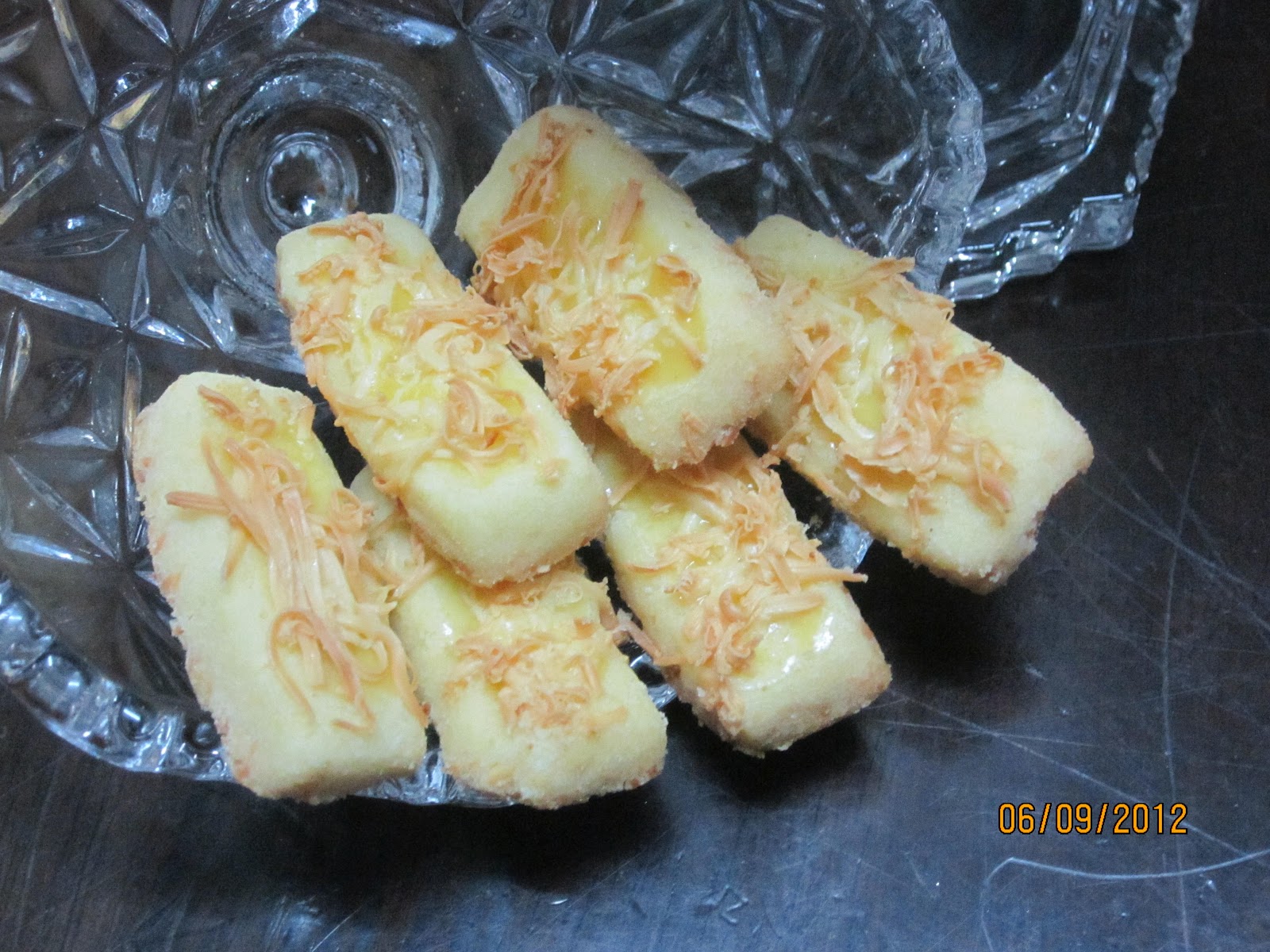 Asmah Wani Nur Amni: Biskut Keju Pipih