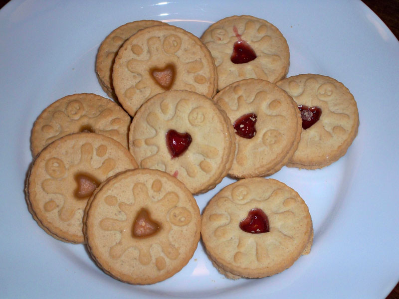 Lunch Blog: Jammie Dodgers (U.K. Snacks, Part 1)