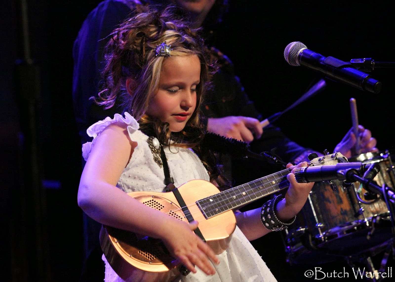 Emi Sunshine Steals the Show! ~ Concert Photos Magazine - Live Music ...