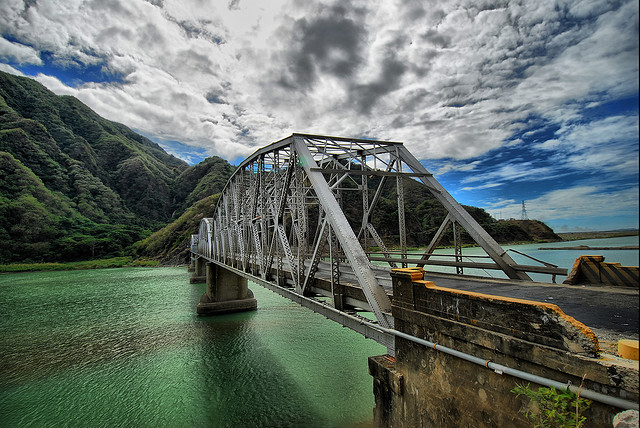 landmark in vigan: Quirino Bridge
