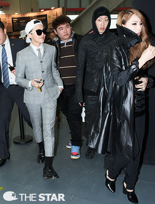 G-Dragon Hits Up Seoul Fashion Week, Takes 2NE1's CL And Friends With Him