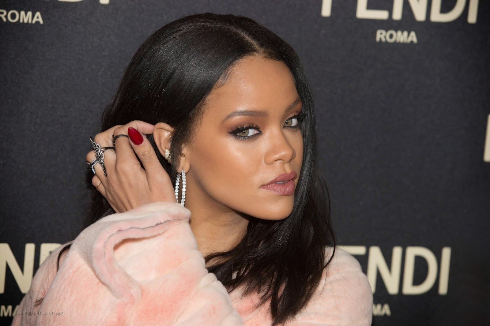 Rihanna owns Fendi’s New York Flagship Boutique opening... - Toya'z World