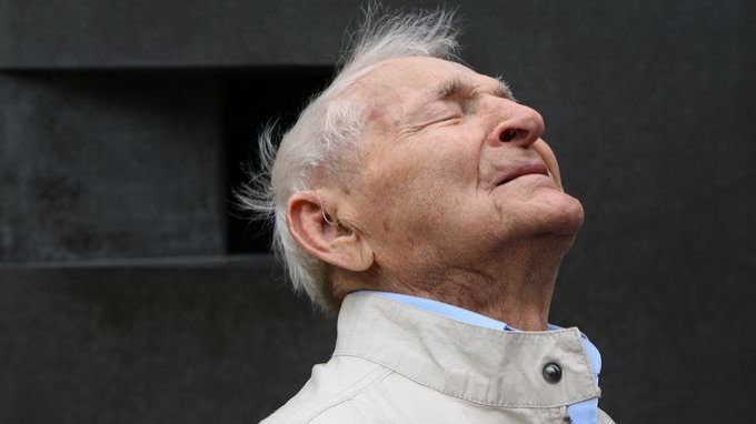 Qui, 1945: Le morti che raccontano la storia