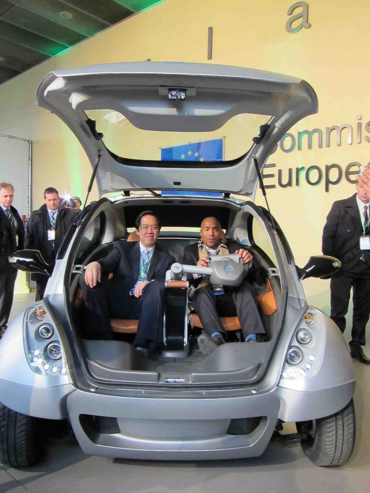 Maximizing Progress: Hiriko ~ MIT Electric CityCar Launches in EU