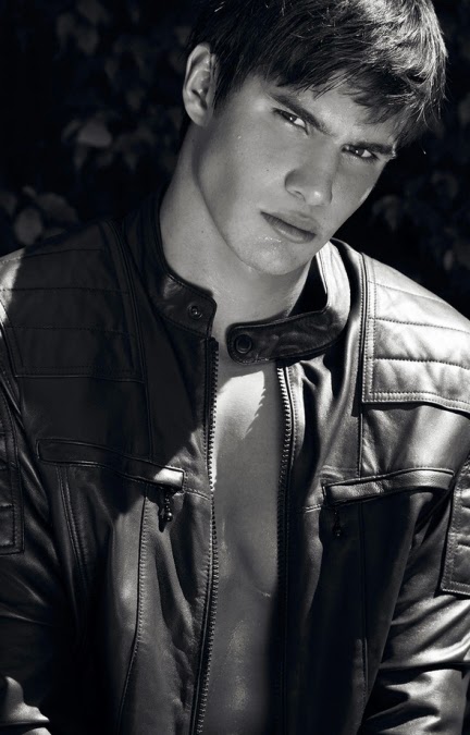 VJBrendan.com: Yes Please... Chris Delbeck in Black and White