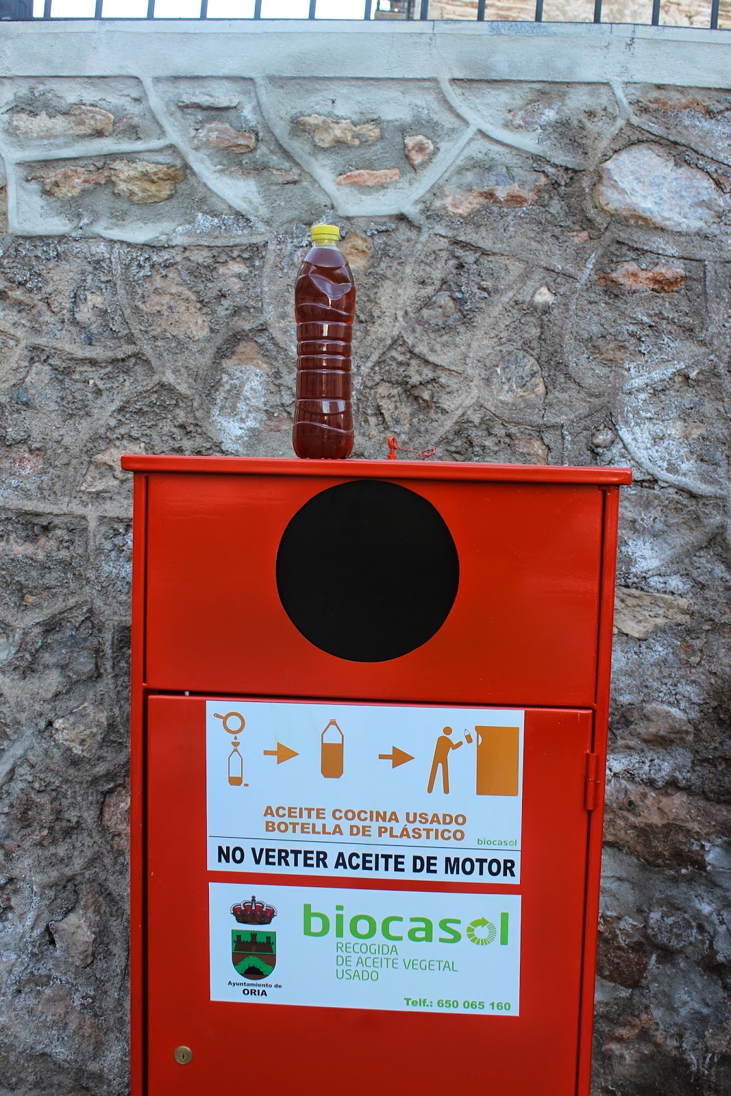 OriaVerde: Ya están aquí los contenedores naranjas para el aceite