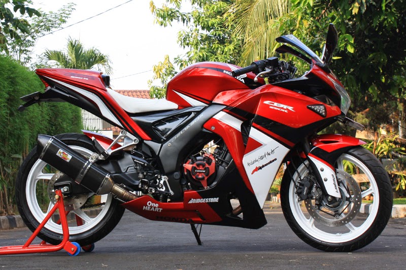 MOTOR SPORT: Modifikasi Honda CBR250R Jadi Lebih Seksi (The Sexy Red)