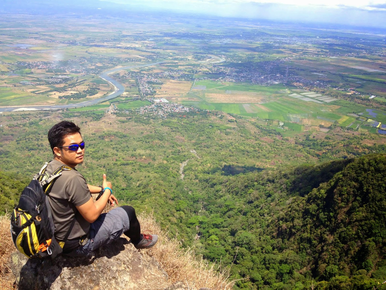 GalaeroEscapeTravels: Mt. Arayat | Back to the Peak