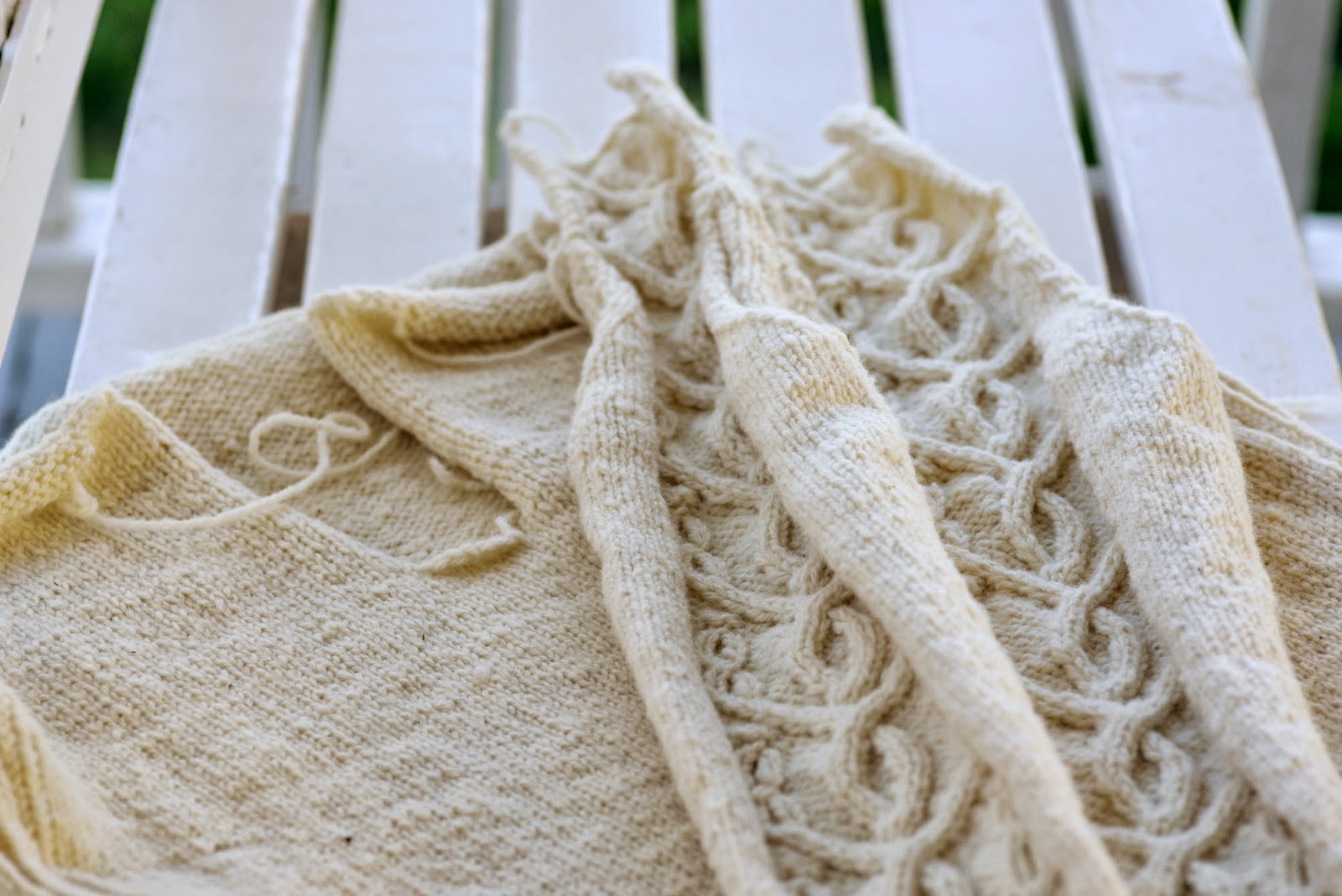 Punkin's Patch: Yarn Along - The Lights Of Nome