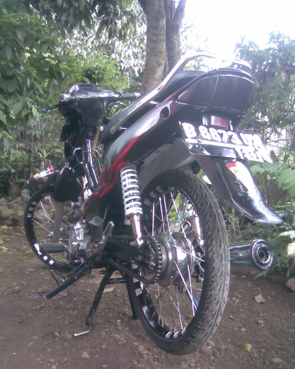 The Speed Supra X Lama Classic Club: hitam X