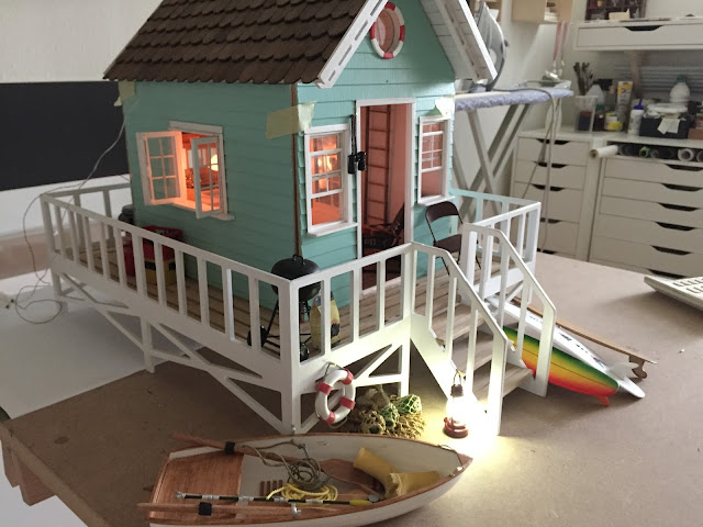 1:12 scale modern model houses: This and that...