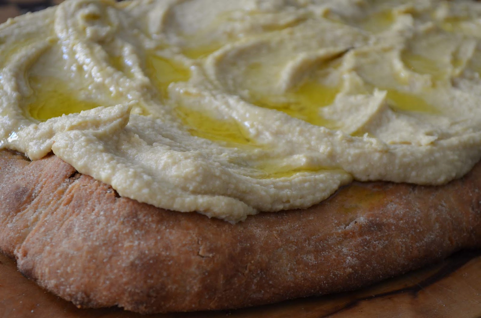 Pizza in teglia alla Romana con Hummus, Caponata Siciliana e Mandorle ...