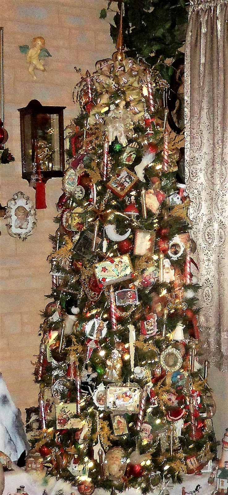 A DEBBIE-DABBLE CHRISTMAS: Victorian Style Christmas Tree, Village and ...