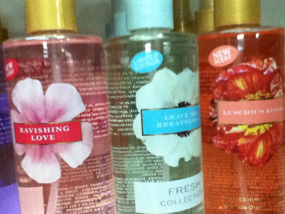 Victoria's Secret : Refreshing Body Mist (250ml) (90ml) | Brochure Co.