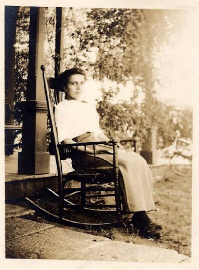 Rocking Chair: One of the Most Popular Furniture During Victorian and ...